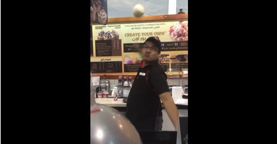 This Juggling Ice Cream Worker Makes Scooping Frozen Treats Way More ...