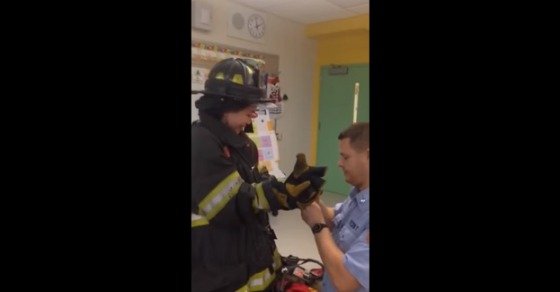 This NYC Firefighter Proposes to a Schoolteacher in Front of Her ...