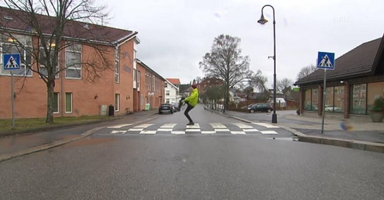 Pedestrians on This Road Made Many Drivers Burst Out Laughing, and Here ...